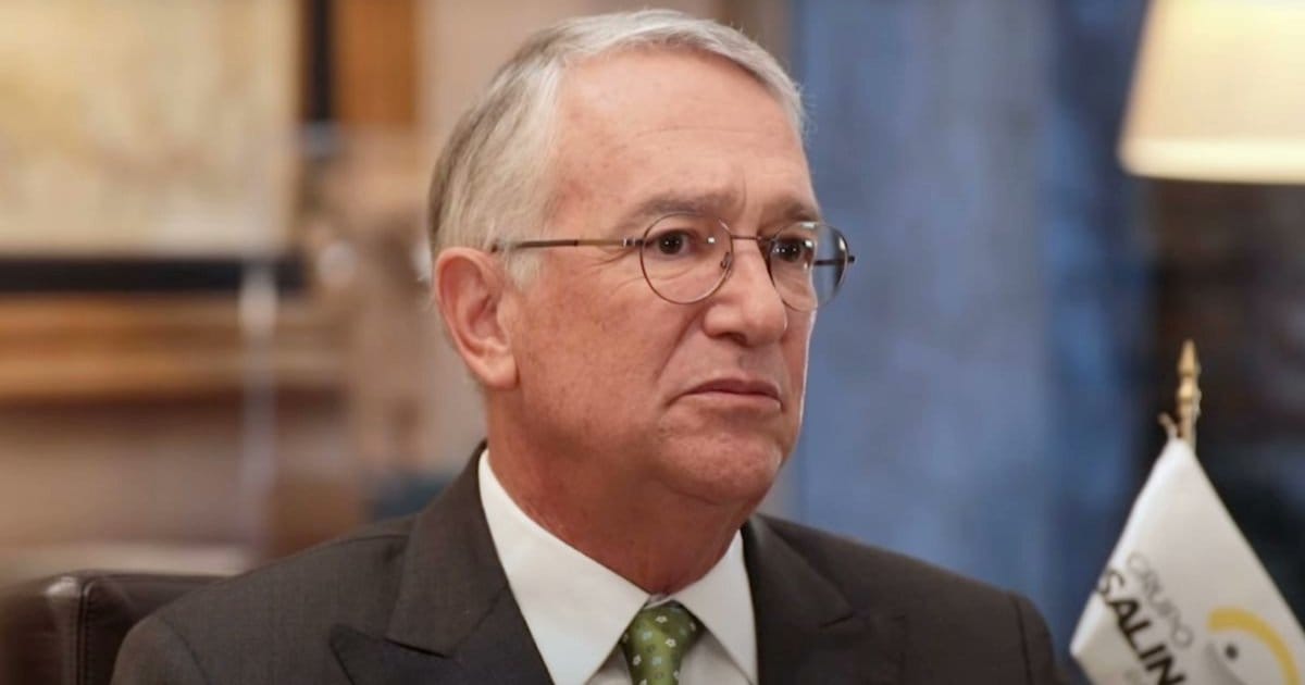 Juez británico reprende a Salinas Pliego por espionaje encubierto